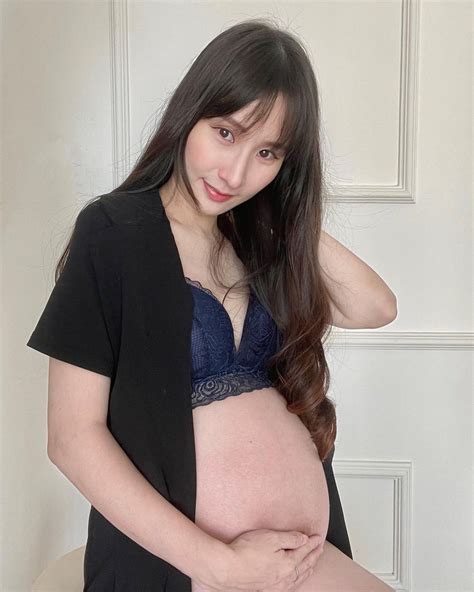 🇲🇾爱孕妇的帅小伙 On Twitter 越穿越少很明显这个大肚淫娃开始发浪了，淫水一滴一滴的流了一地 欢迎私信投稿分享身边的孕妇