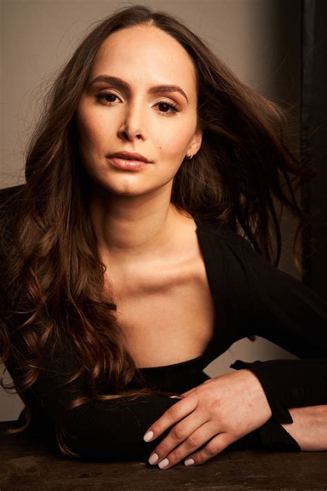 Lauren Beveridge Picture