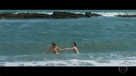 Naked Letícia Colin in Entre Irmãs