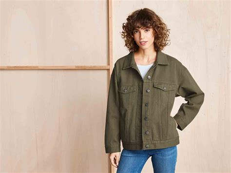 La chaqueta oversize vaquera que está causando locura en las tiendas de