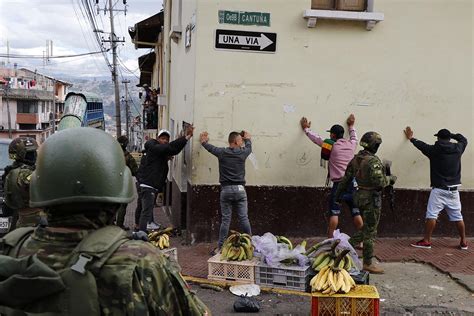 Un Ecuador militarizado cinco muertos y detenidos en el primer día de operativos