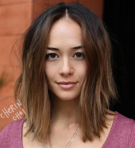 20 Best Hairstyles For Big Foreheads You Should Try On