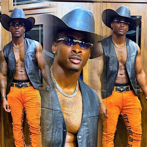 😬👀whos Auntie Yall Tag Hershe Started Asking People My Age 👀 👀😬 I Think She Wanna Do Some