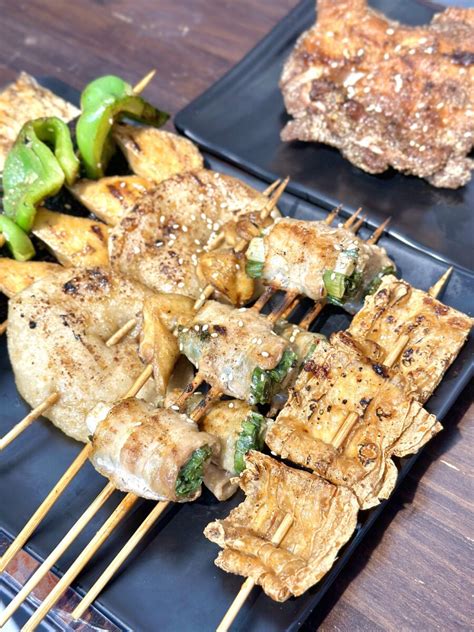 新竹東區 伙房燒烤 銅板價深夜食堂 平價串燒最低只要15元起 還有鹹酥雞炸物 根本一箭雙鵰 克萊兒萱