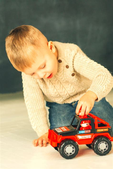 Entenda O Porque De Brincar De Carrinho Com As Crianças
