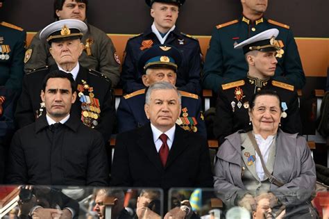 Шавкат Мирзиёев посетил парад Победы в Москве