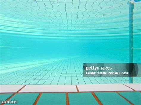 Diving Into Empty Pool Photos And Premium High Res Pictures Getty Images