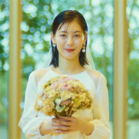 俳優 瀬戸かほさんがウェディングドレス姿を披露！3月公開の初プロデュース作品 短編映画『きまぐれ』についてもご紹介 Dressy【公式】ウェディングドレス・ファッション・エンタメニュース