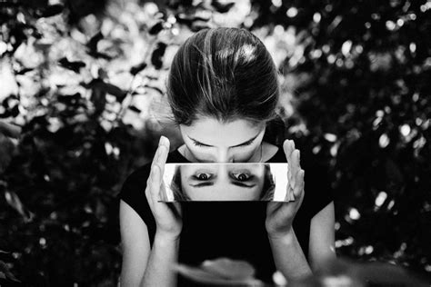 Le Presenze Negli Specchi Tra Mito Paura E Realtà