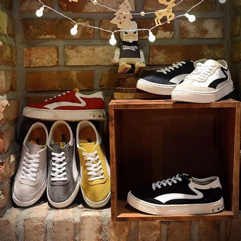 꾸준히 사랑받는 패션 아이템 스니커즈 브랜드 8개