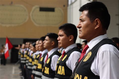 Policía Nacional Del Perú On Twitter El General Pnp Oscar Arriola