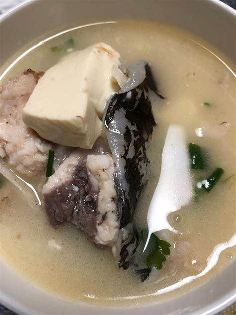 【豆腐鱼头汤的做法步骤图，豆腐鱼头汤怎么做好吃】小姚blueblue下厨房
