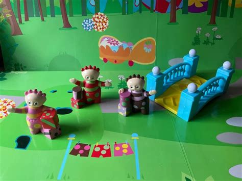 In The Night Garden Bridge And Tombliboo Plastic Figures Ideal Cake