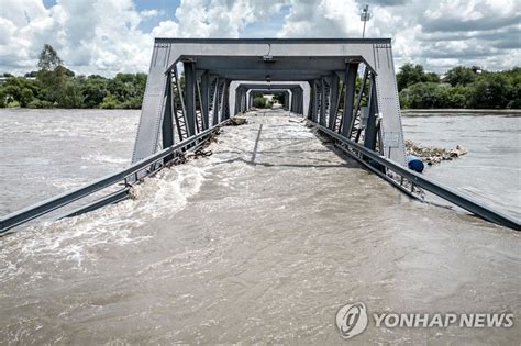 댐 최대수용량 초과서아프리카 기상이변 홍수 발생 연합뉴스