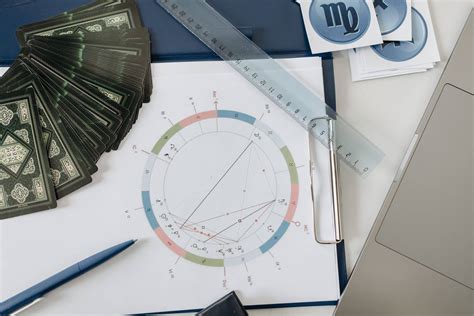 Horoscop ianuarie Trei zodii vor da de norocul mult așteptat iar alte trei vor face