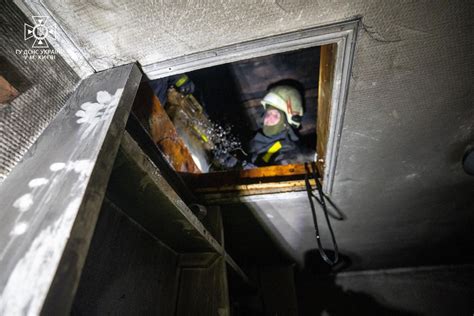 На Дарниці у приватному секторі горів будинок - Вечірній Київ