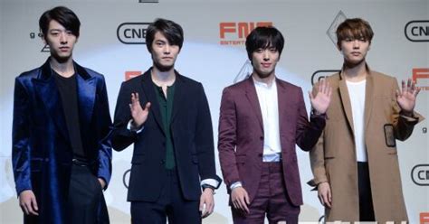 포토 씨앤블루 돌아온 네명의 가을남자~