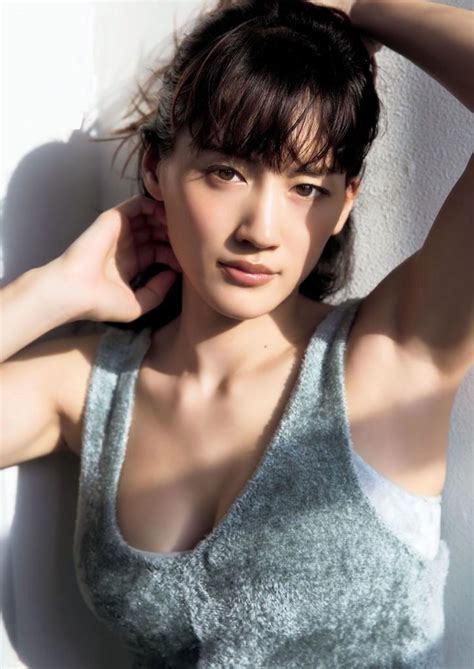 綾瀬はるかの水着画像40枚【人気女優の激レアな水着グラビア】 水着画像のまとめサイト「mizugazo（ミズガゾ）」