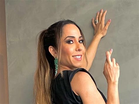 Mulher Melão Joga O Bumbum Para O Alto Em Foto Pelada E Provoca “quer