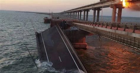 Drei Tote nach Explosion auf Krim Brücke Putin ordnet verstärkte Kontrollen an