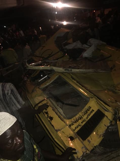 Breaking Container Falls On A Bus At Ojuelegba Information Nigeria