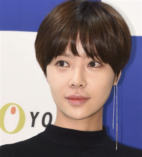 황정음 남편 이영돈과 결혼 8년 만에 파경혼인 유지 어려워 이혼소송 중 연예뉴스