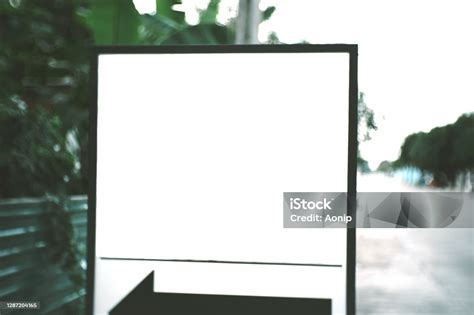 빈 상점 간판 표지판 디자인 모형 클리어 숍 템플릿 벽에 걸려 있는 거리 로고 프레젠테이션을 위한 서명 보드 메탈 카페 레스토랑 바 플라스틱 배지 블랙 화이트 0명에 대한