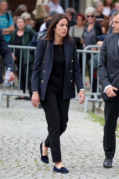 Photo Anouchka Delon Arrivées Aux Obsèques De Lauteure
