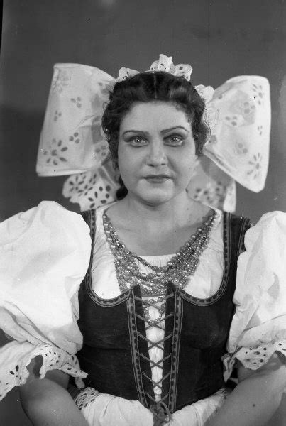 Фото Елена Шумилова в партии Марженки 1949 год г Москва История