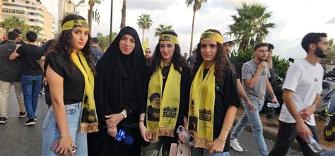 عکس یادگاری آمنه سادات ذبیح‌پور با دختران بی حجاب لبنانی در بیروت عکس