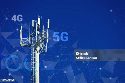 5g 네트워크 무선 시스템 개념 4g 5g 송신기 아이콘이 있는 추상삼각 배경에 송신기 안테나가 있는 셀룰러 기지국이 있는 통신