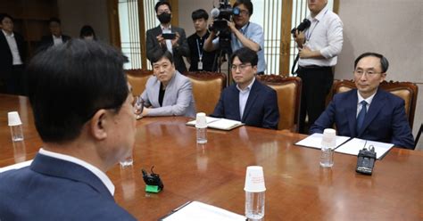 국민의힘 선관위 두번째 항의방문···선관위원 전원 사퇴 압박