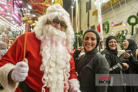 سوزي تنشر البهجة بملابس بابا نويل في الشوارع أمنيتي السنة الجديدة أروح