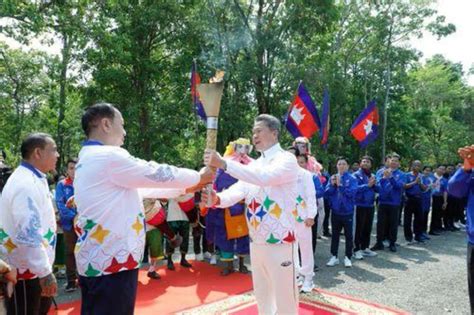 ទេសរដ្ឋមន្ត្រី ស៊ុន ចាន់ថុល អញ្ជើញ ទទួលព្រះអគ្គីជ័យកីឡា ពីឡាវត្រឡប់មកកម្ពុជាវិញ Tnaot