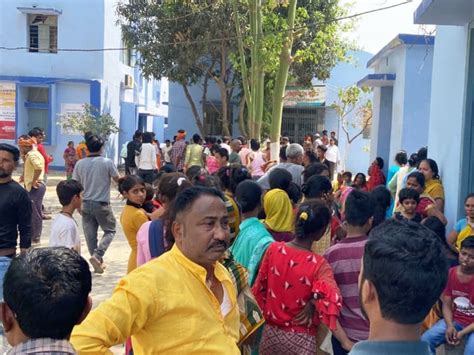 Nalanda Dead Body Of Young Man Found Hanging In Suspicious Condition In