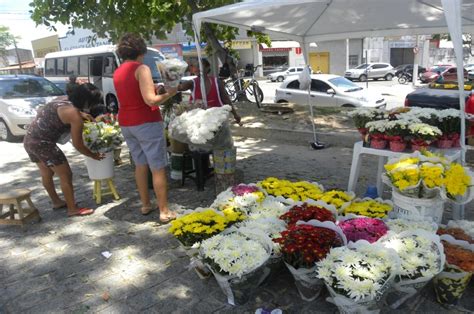 Dia De Finados Padres Celebram Missas Nos Cemitérios O Que é Notícia