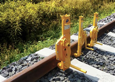 Discover Track Jacks by Pandrol | Pandrol
