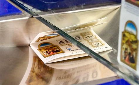 Sorteo de Navidad Los peligros de cobrar los décimos de la lotería antes de tiempo o intentar