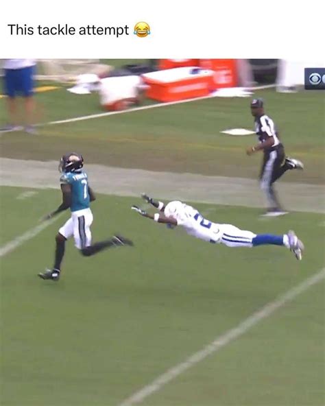 Pin By Nicole Wolfe On Football Nfl Funny Funny Football Videos American Football Memes