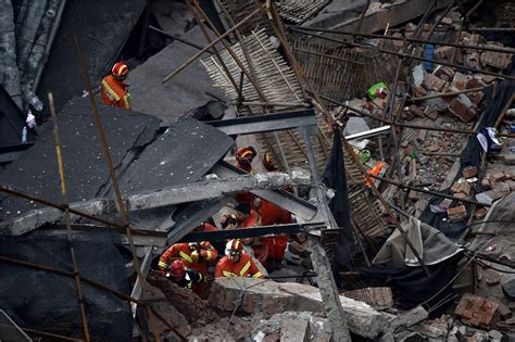 上海厂房坍塌事故：发现被困人员25人 10人死亡 搜狐大视野 搜狐新闻
