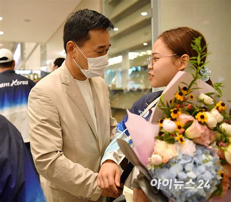 포토 여서정의 부상을 걱정하는 여홍철