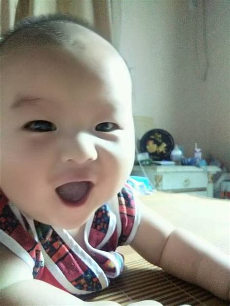一个月婴儿爱吐舌头就是脑瘫正常婴儿小舌头图片 随意云