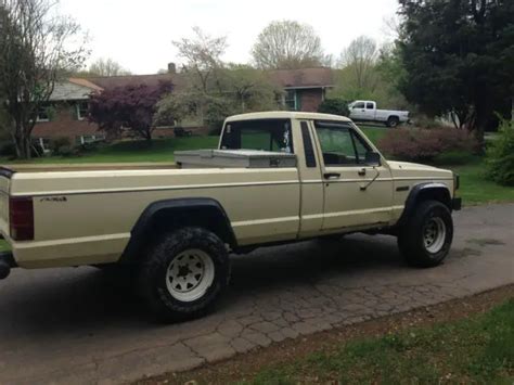 1986 Jeep Comanche 4x4 5 Speed