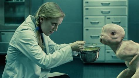 دکتری که یه هیولا به وجود میاره ولی بعدش از همون موجود باردار میشه