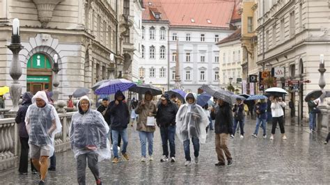 ARSO zaradi vetra izdal oranžno opozorilo