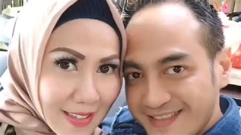 Ferry Irawan Kompak Beri Ciuman Pada Putri Venna Melinda Diyakini