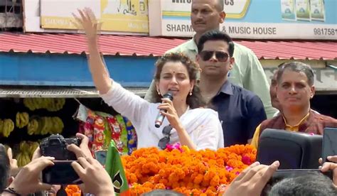 Himachal Pradesh Congress Workers Show Black Flags To Kangana Ranaut