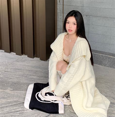 폴시띠아 2color 세라넥 노버튼 루즈핏 꽈배기 간절기 니트 롱 가디건 러블리 캐주얼 베이직 모던 학생룩 캠퍼스룩 청순 여친룩 데이트룩 가을 일상룩 Mz 데일리룩