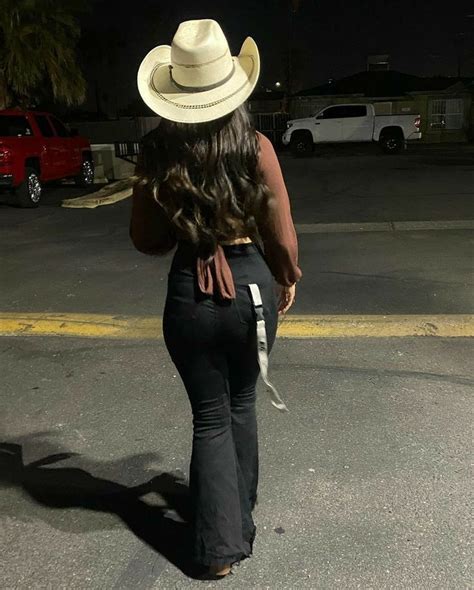 Pin By Ngg 🧸🎀🤍 On Takuaches Latina Fashion Outfits Takuache Girl Outfits Cute Country Outfits
