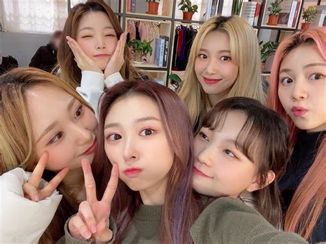 켓치 다들 뭐하고 계세요 로켓펀치는 오늘도 재밌는 하루 보내고있어요오 궁금하죠 ㅎㅎ 얼른 켓치 만나고싶다 로켓펀치